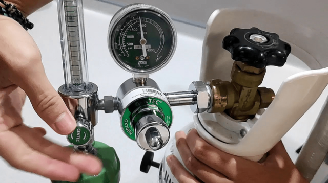 Cara Mengisi Air Regulator Oksigen dengan Benar